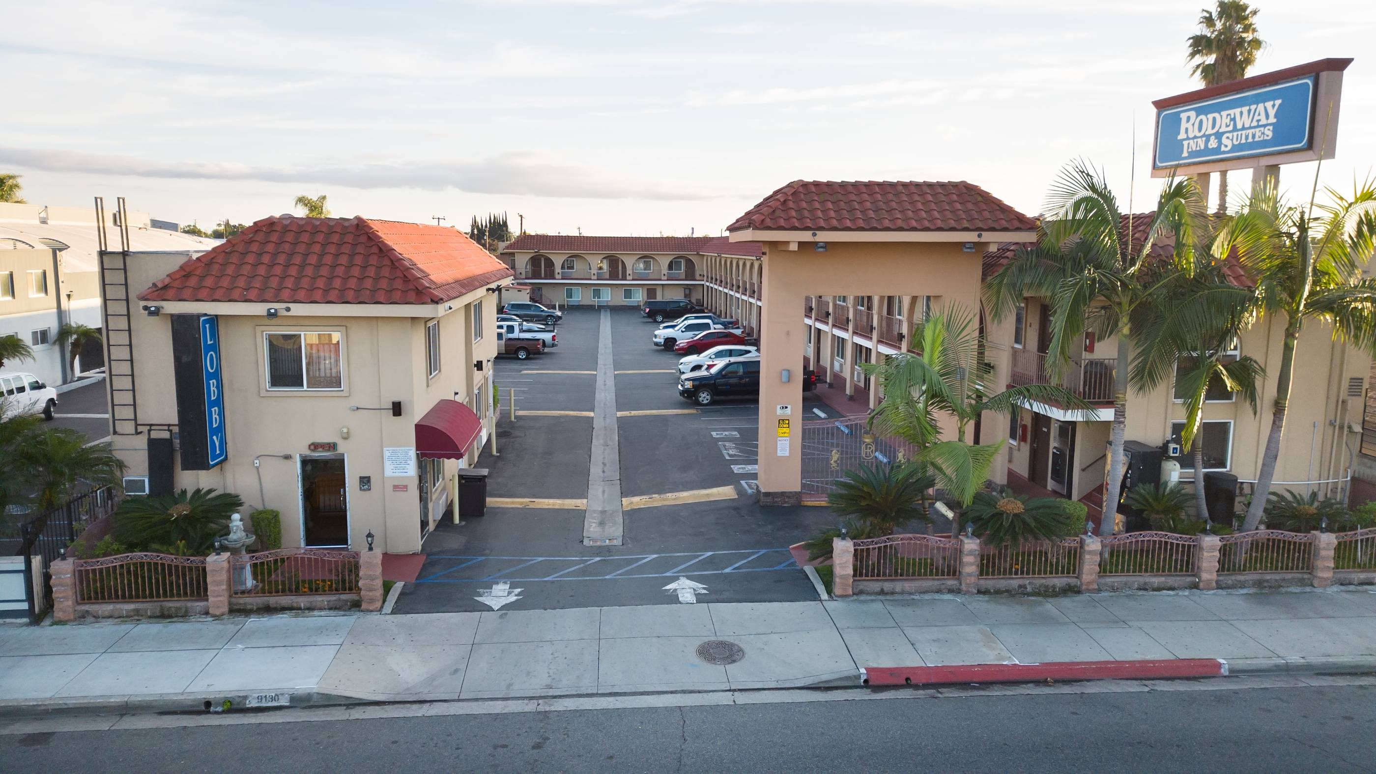 Rodeway Inn & Suites™ Bellflower Hotel CA