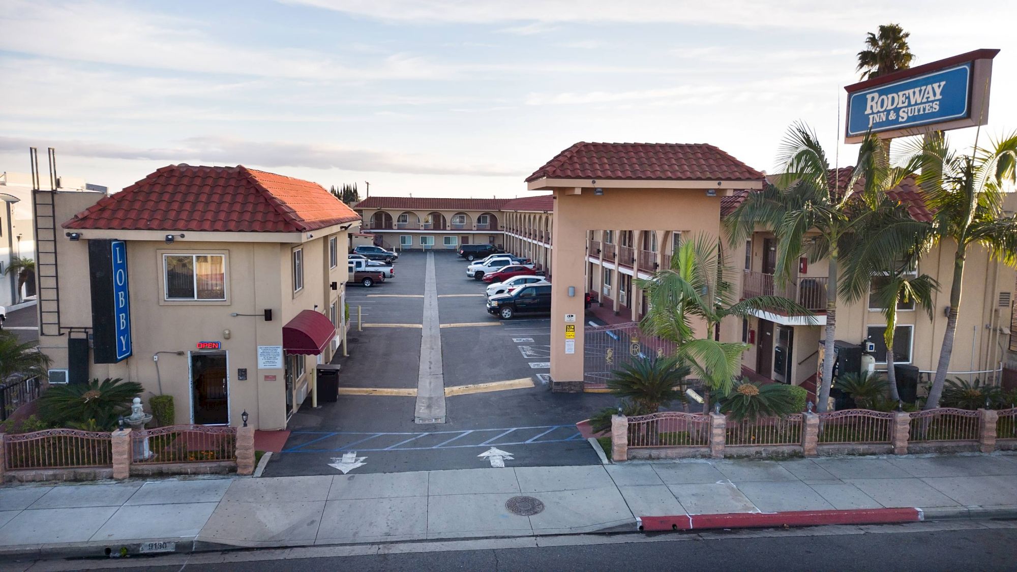 Rodeway Inn & Suites™ Bellflower Hotel CA